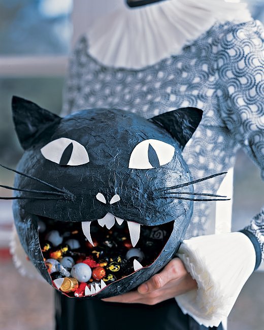 Black Cat Candy Bowl | 23 Amazing Ways to Use Balloons | POPSUGAR Smart ...