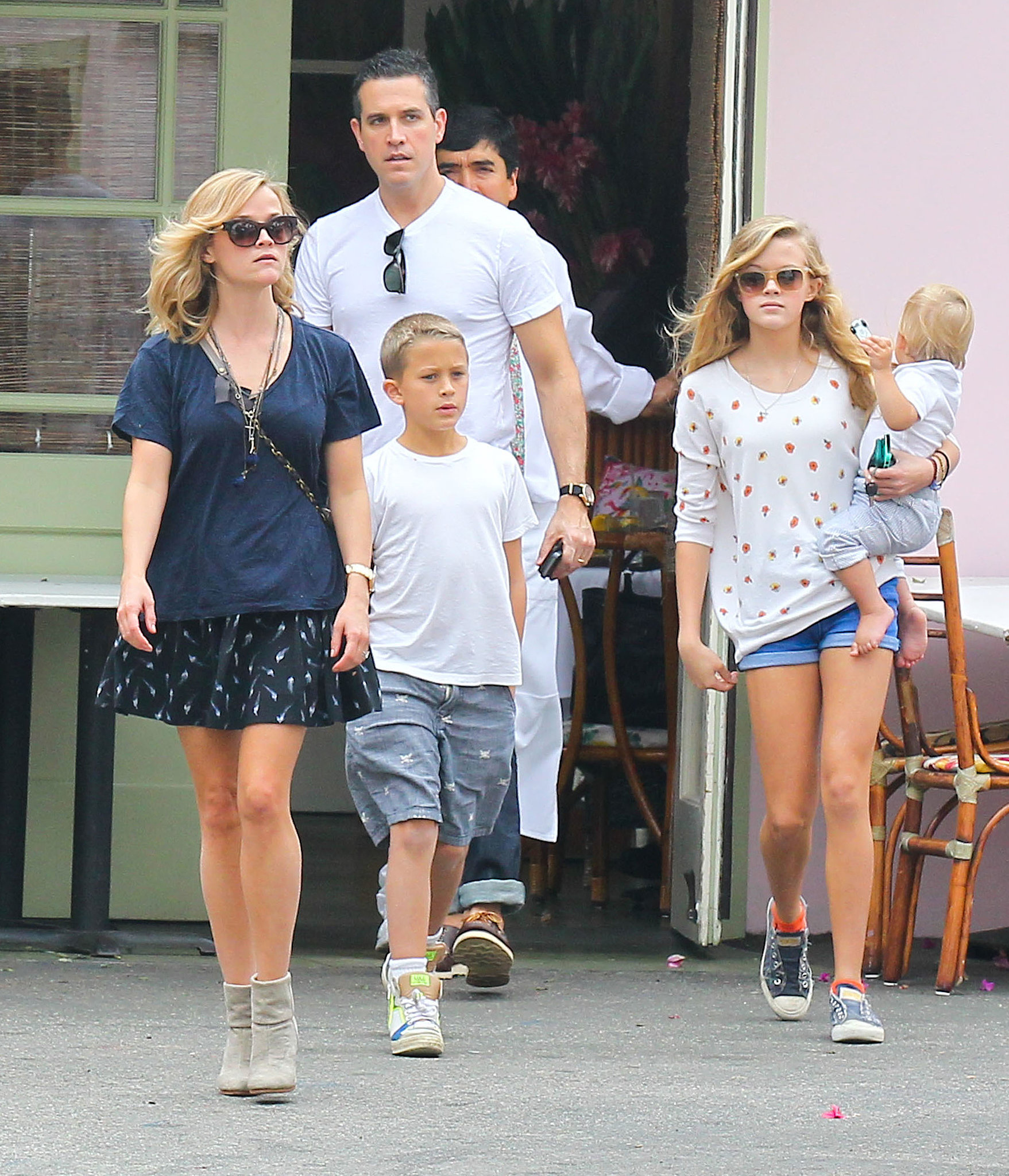 Reese Witherspoon walked with her husband, Jim Toth, and kids Deacon ...