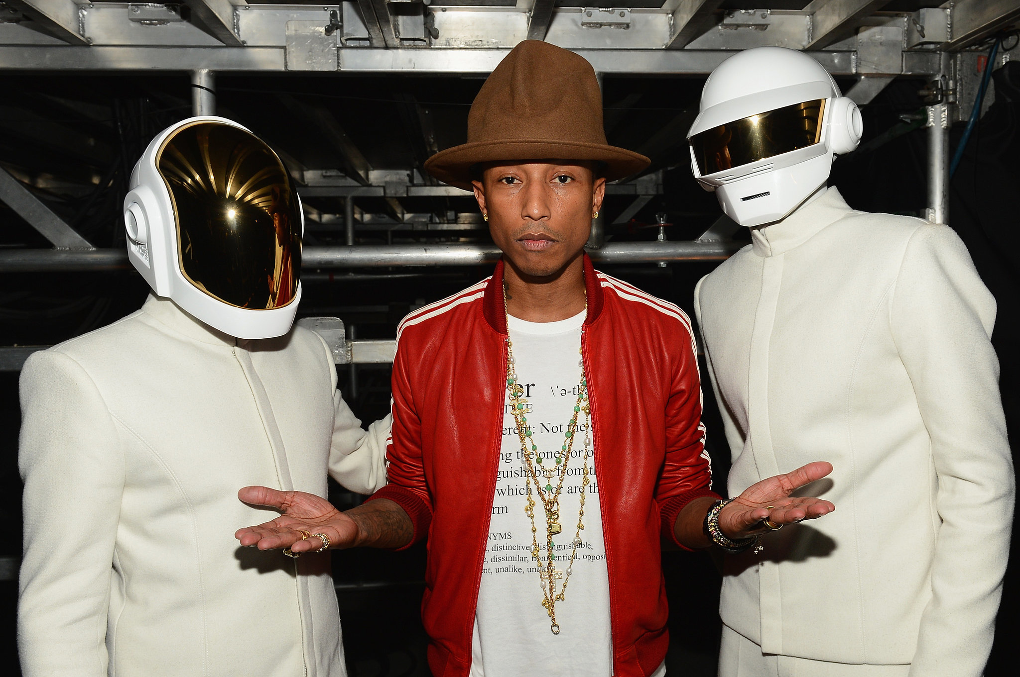 Pharrell Williams' hat outshined Daft Punk's outfits at the Grammys ...